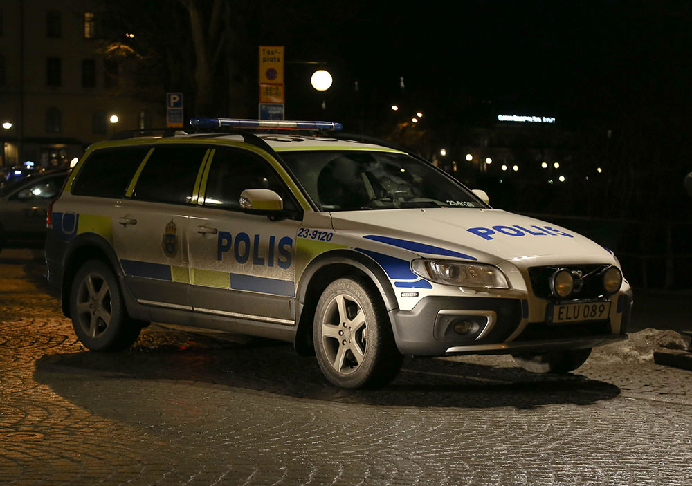 Ung man rånad - blev kroppsvisiterad av två män – Utryckning.se