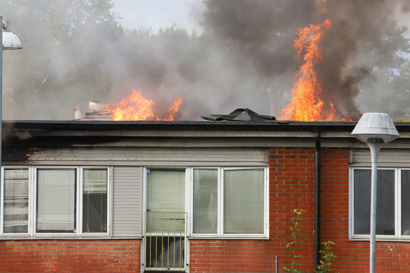 Fullt utvecklad brand i bostadslänga i Vivalla – Utryckning.se